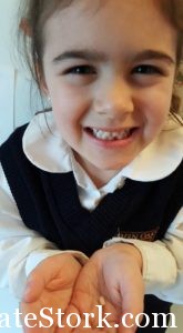 Faith lost her second tooth! – The Late Stork